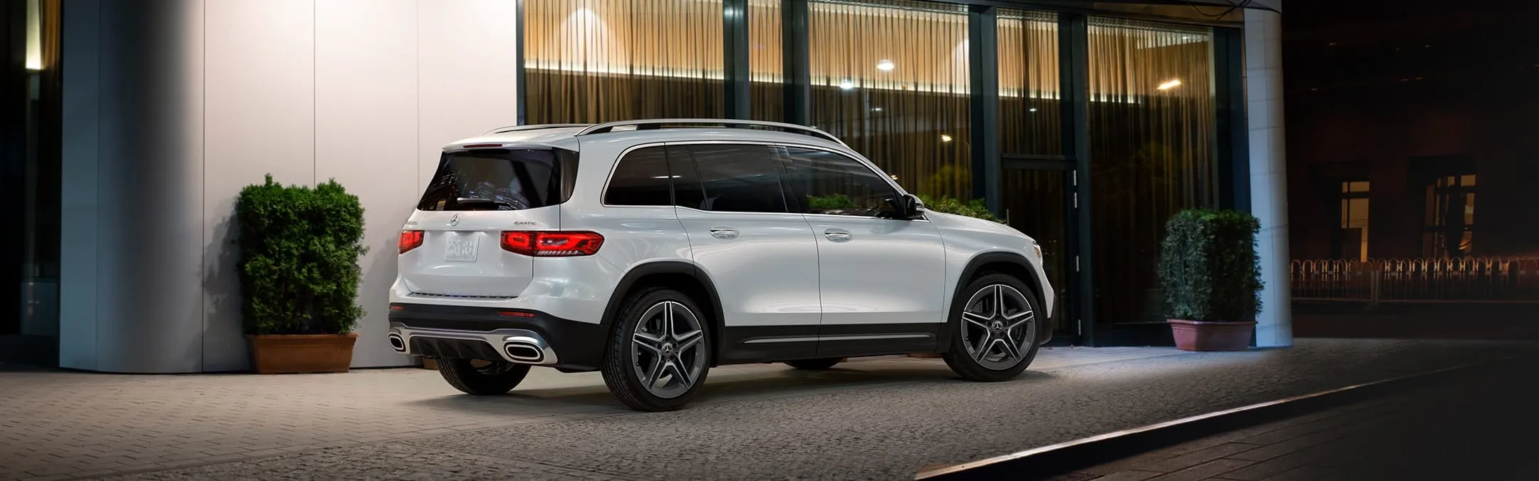 The Compact GLB SUV | Mercedes-Benz Canada